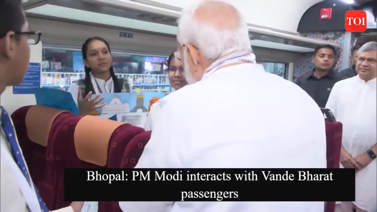 Bhopal: PM Modi interacts with Vande Bharat passengers