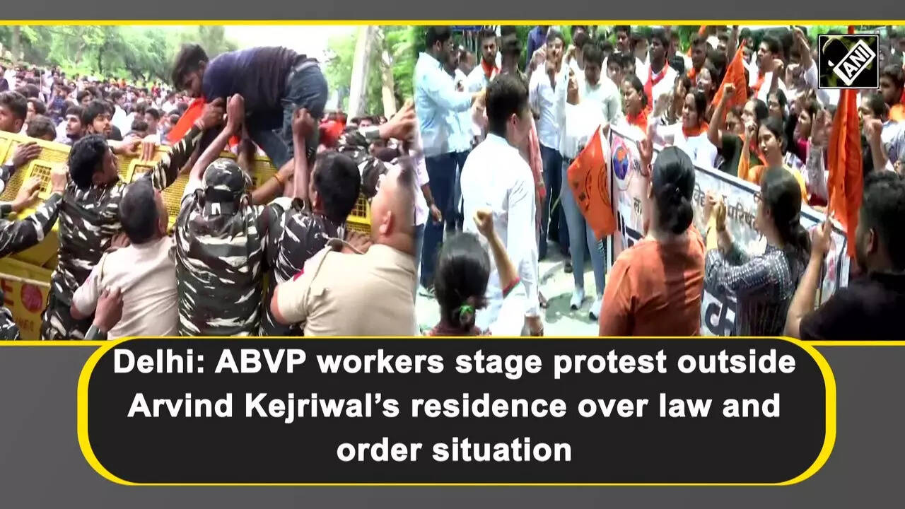 Delhi: ABVP workers stage protest outside Arvind Kejriwal’s residence ...