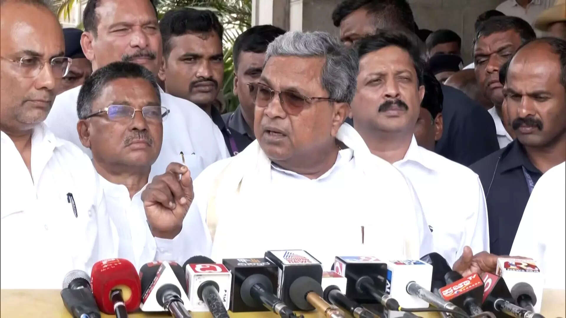 government: FCI Row: Central Govt trying to fail our scheme, alleges ...