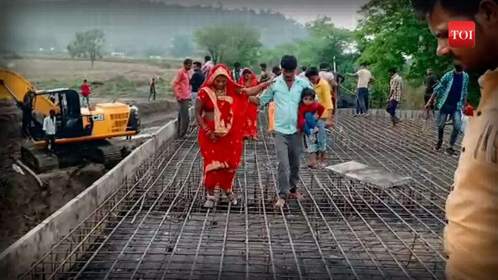 Incomplete bridge construction creates trouble among villagers in Vidisha