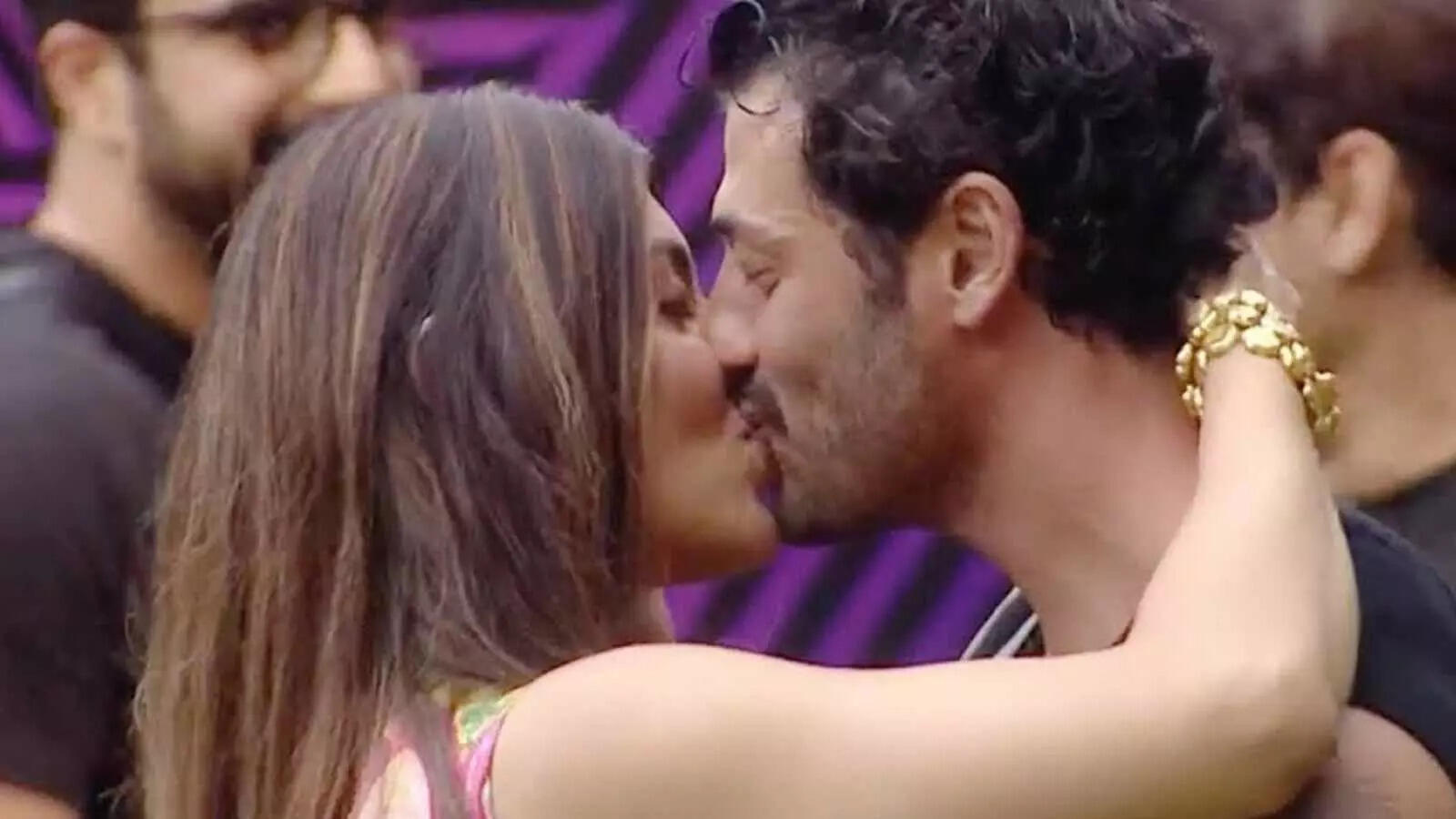 Bigg Boss OTT 2: Jad Hadid-Akanksha Puri's passionate lip-lock during a task leaves internet ...