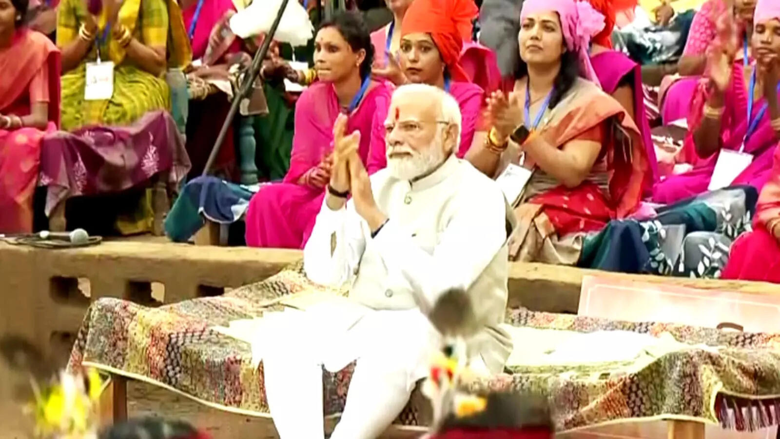 MP: PM Modi watches cultural event in Shahdol