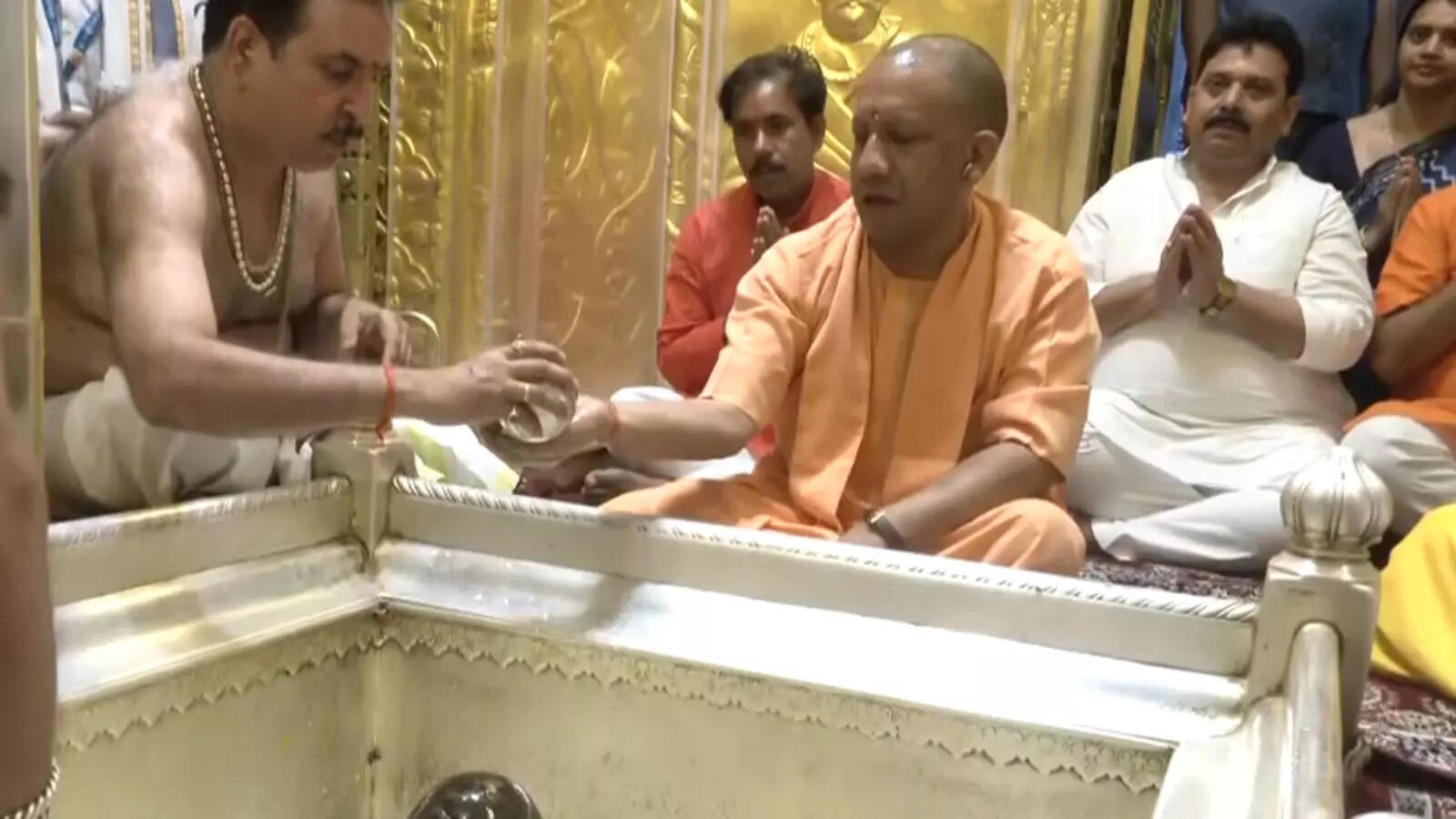 UP CM Yogi offers prayers at Kashi Vishwanath Temple in Varanasi on first day of ‘Shravan’