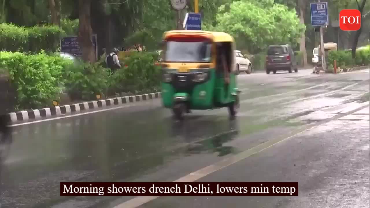 Rain lashes Delhi, temp drops to 26 degrees