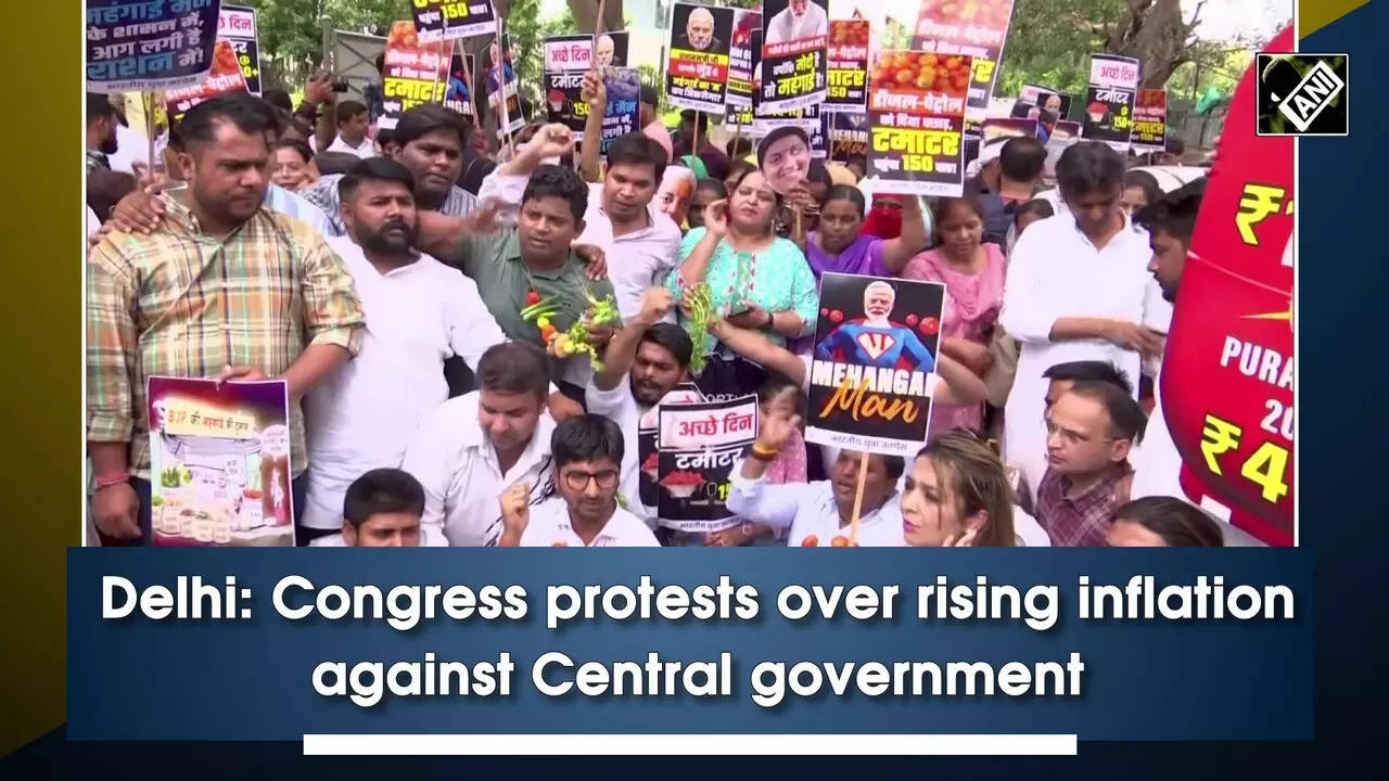 Delhi: Congress protests over rising inflation against Central government
