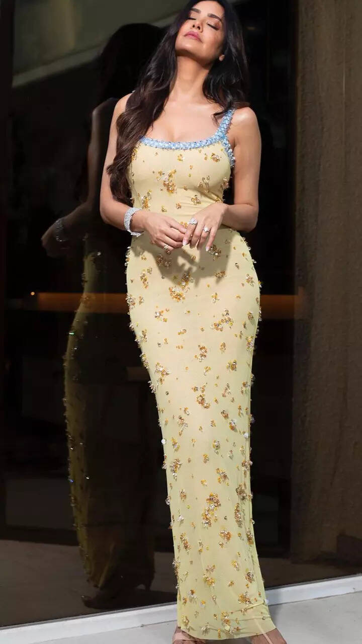 Showing photos of "Esha"