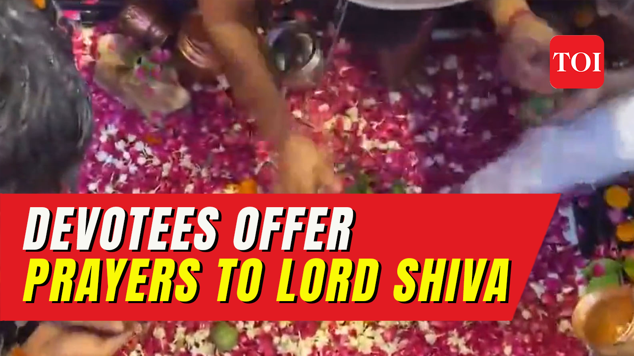 UP: Devotees offer prayers at Augharnath Shiv Temple on first Monday of Sawan in Meerut