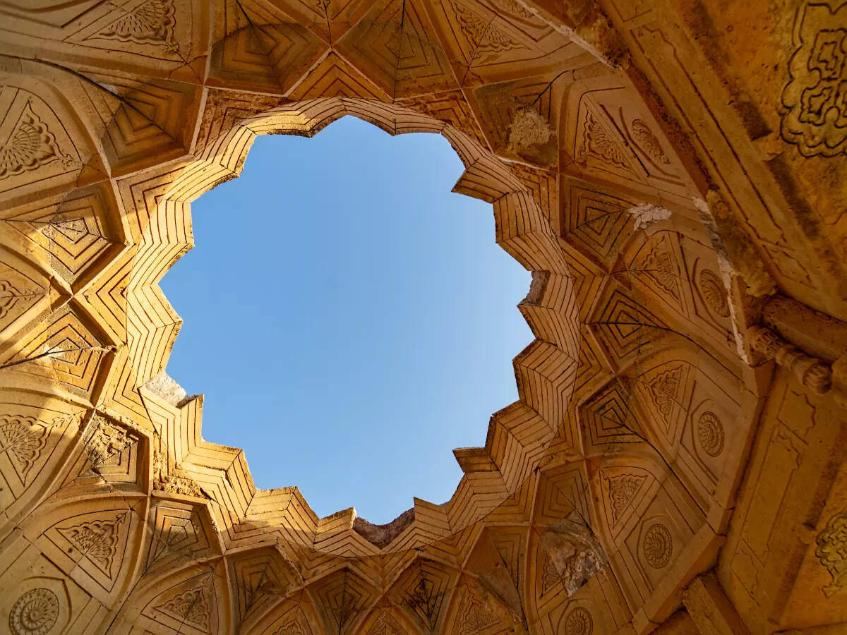 A walk through Makli Necropolis in Pakistan, Asia's largest necropolis ...
