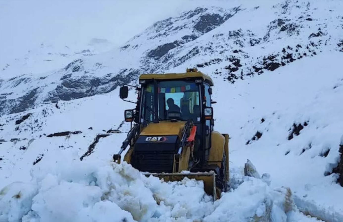 spiti: 300 people stranded at Chandratal Lake in Lahaul and Spiti