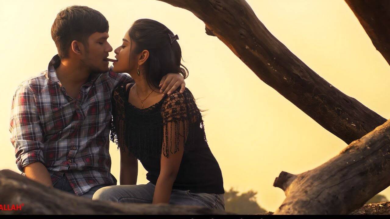 Samaresh Basu-R Projapoti - Official Trailer