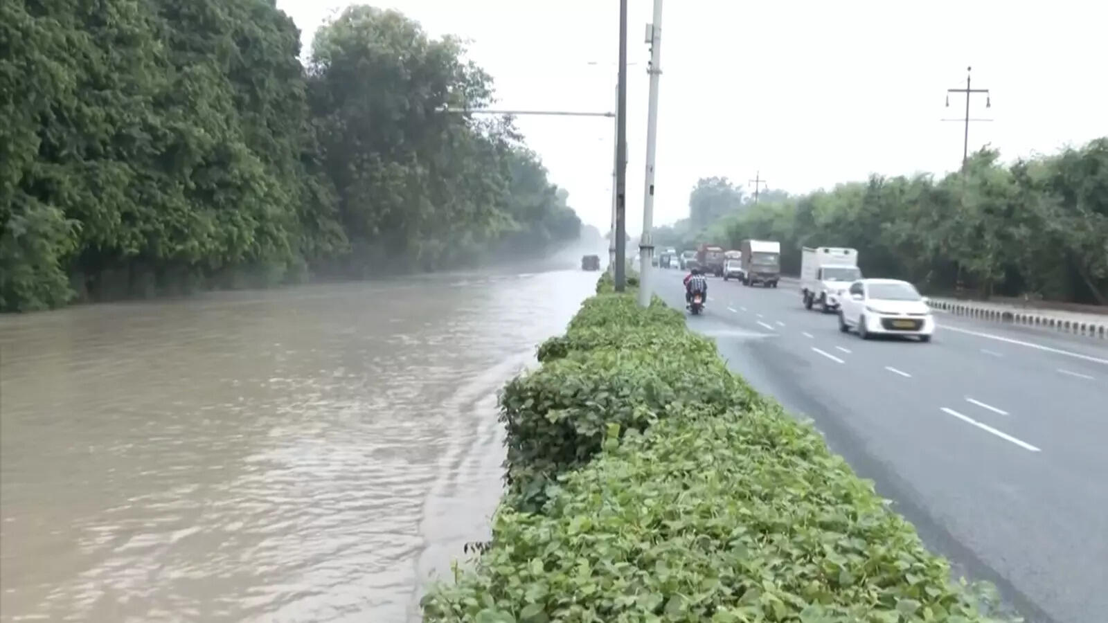 gt karnal: GT Karnal Road in Delhi gets flooded as water level continues to rise in Yamuna