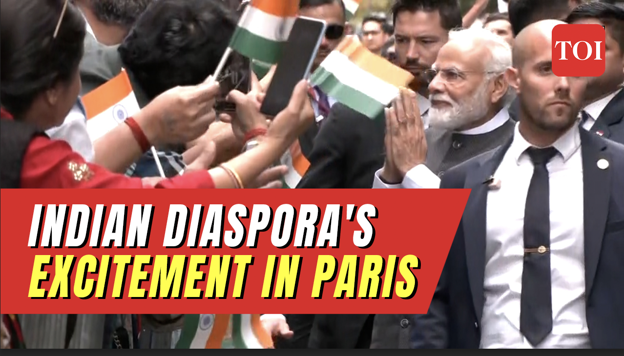 pm modi: PM Modi's Paris visit: Arrival, welcome, diaspora's excitement ...