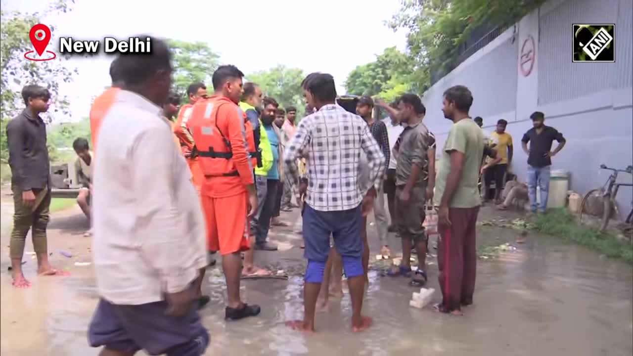 chandgi ram akhada: Delhi: Flood-like situation in Yamuna Khadar area ...