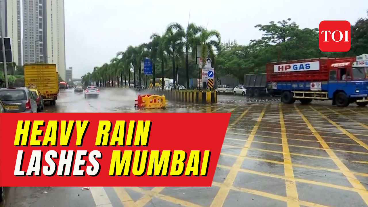 Heavy rain lashes Mumbai, waterlogging in many areas; Andheri subway shut for vehicles