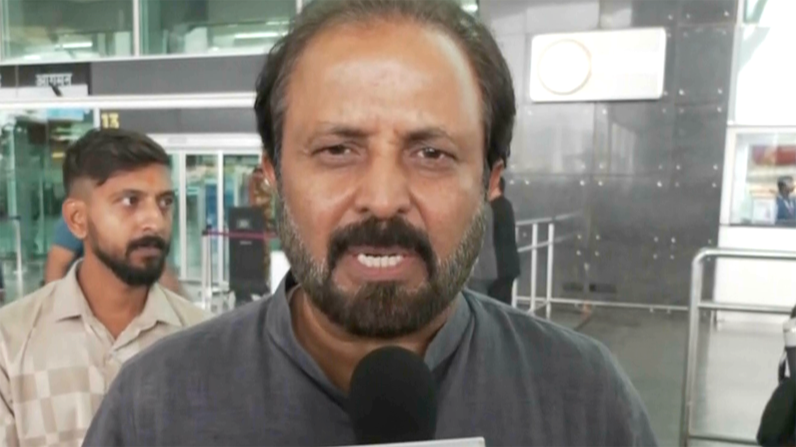 “KT Rama Rao’s unparliamentary language against Rahul Gandhi is ...