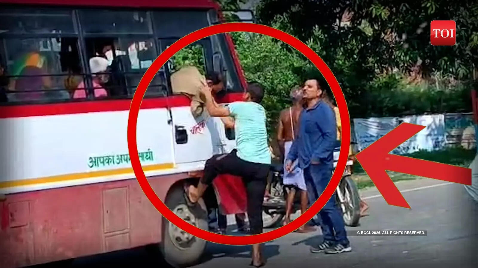 Video of a cop beating up a bus driver goes viral in Sitapur
