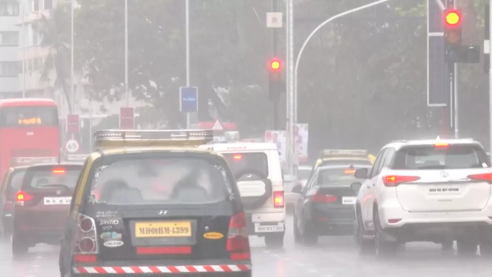 Heavy rains lash parts of Mumbai, police deployed at Marine Drive