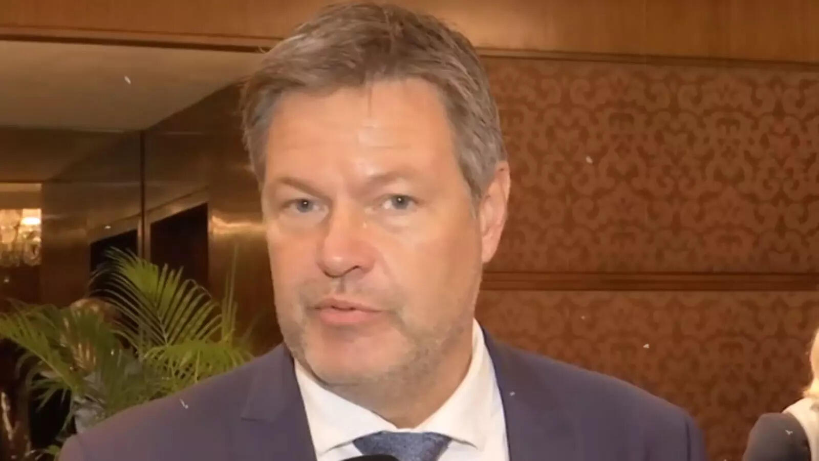 Reporter asks German Vice Chancellor on India visit if Manipur will be ...