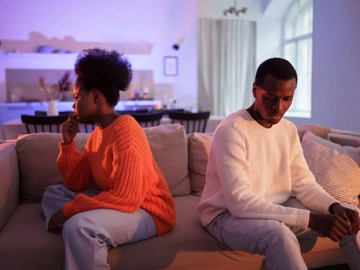 5 stages of a new relationship all married couples miss