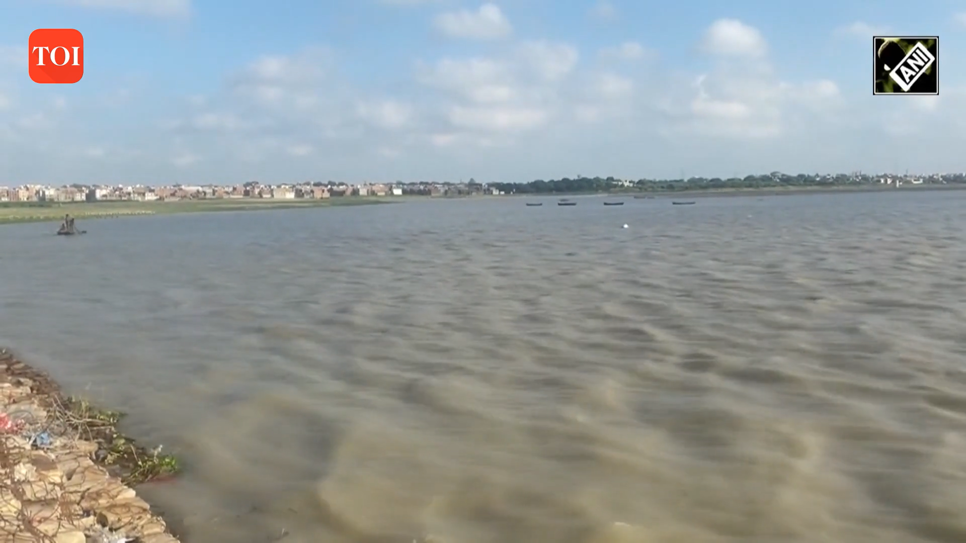 UP: Water level of Ganga, Yamuna rivers rises, normal lives of people affected