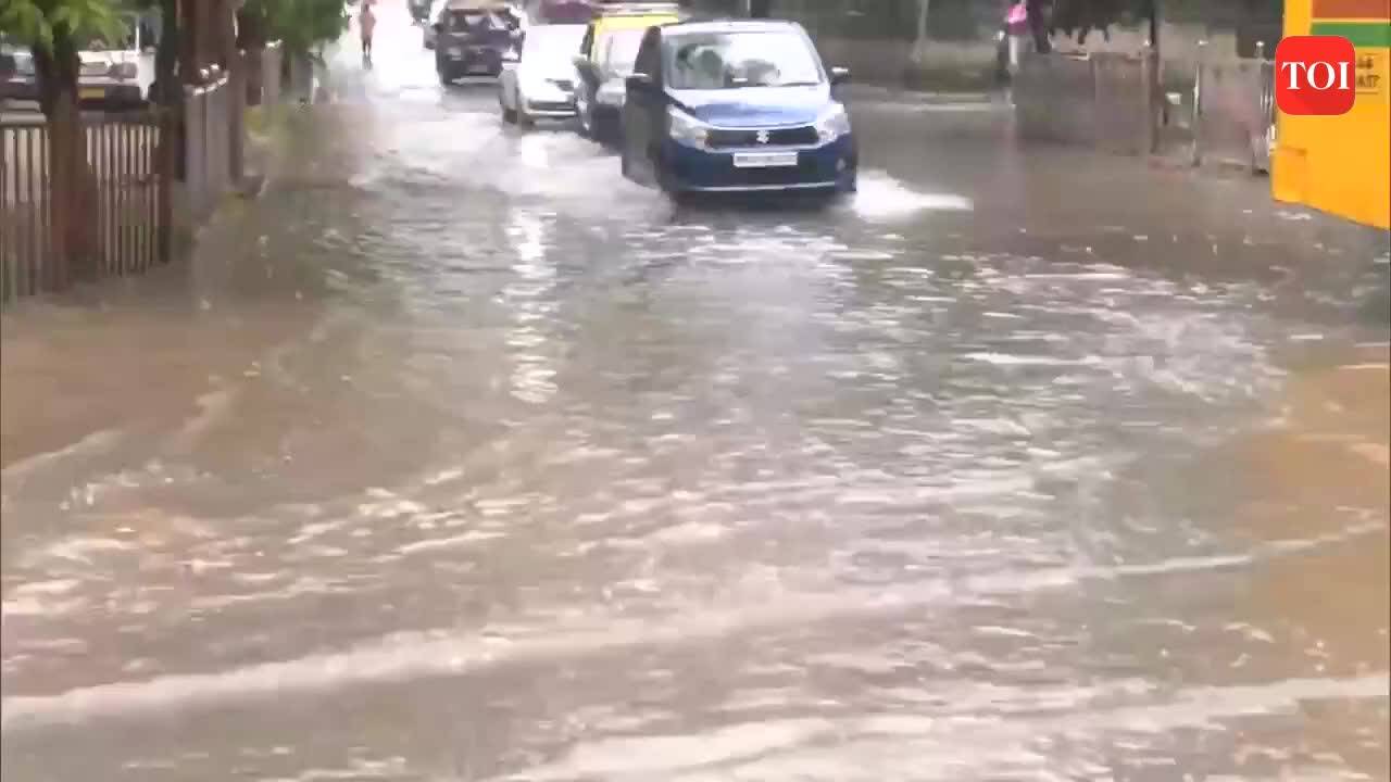 Waterlogging in Mumbai due to heavy rainfall