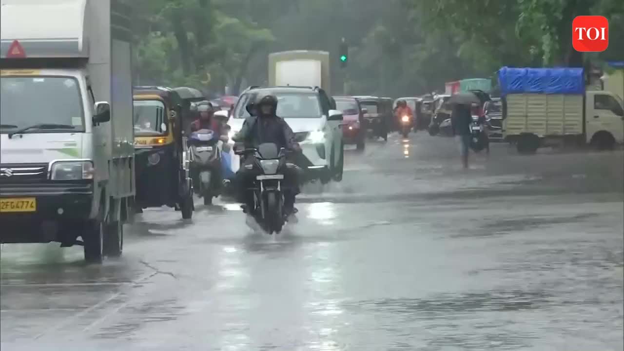 Red alert as rains clobber Mumbai; schools, colleges shut today; two dead