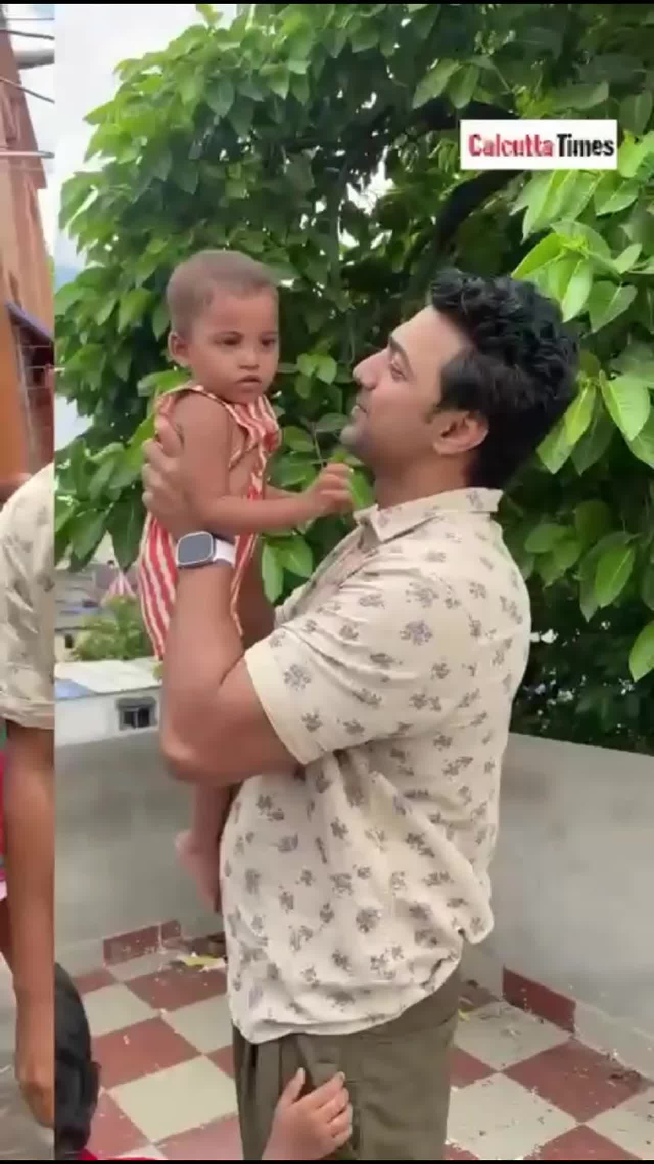 Dev celebrates Chocolate Day with Calcutta Times