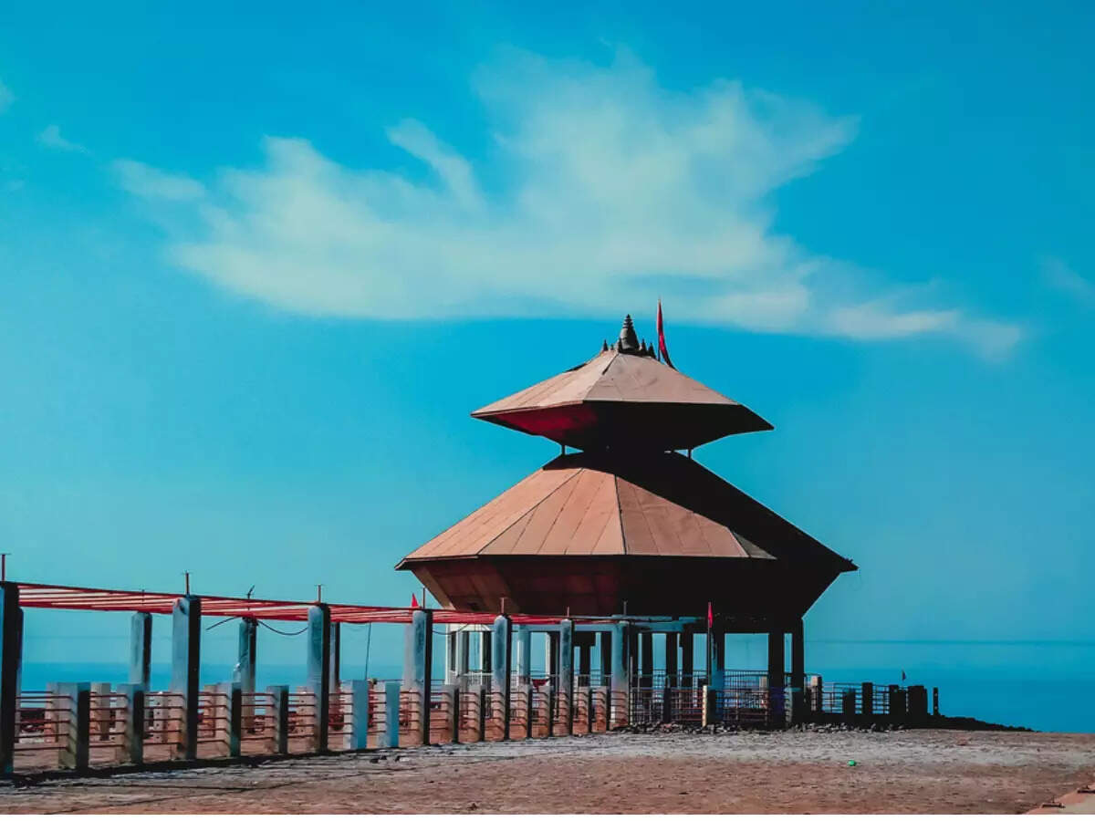 Stambheshwar Mahadev Temple, the Shiva temple that disappears twice a ...