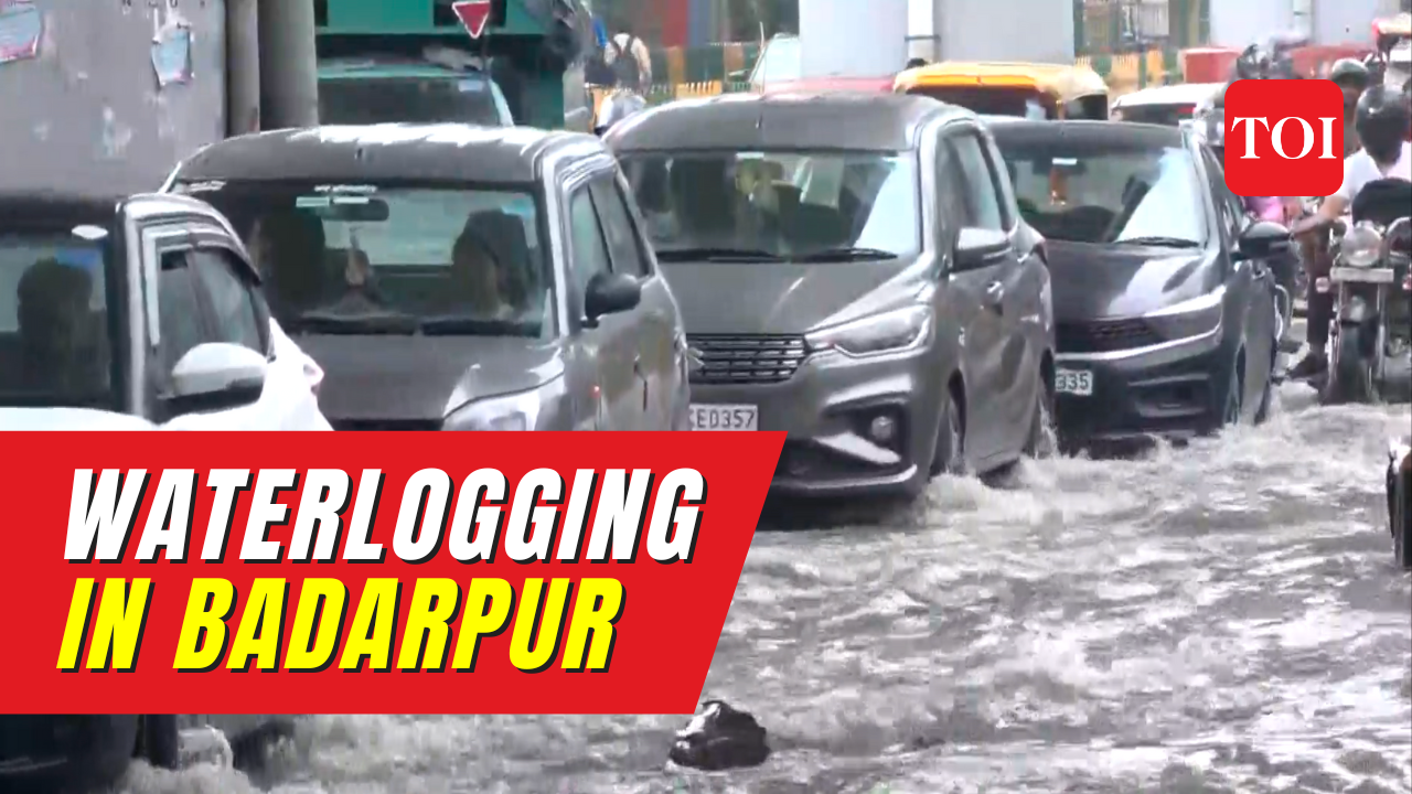 Visuals from Delhi’s Badarpur: Major waterlogging, traffic disrupted ...