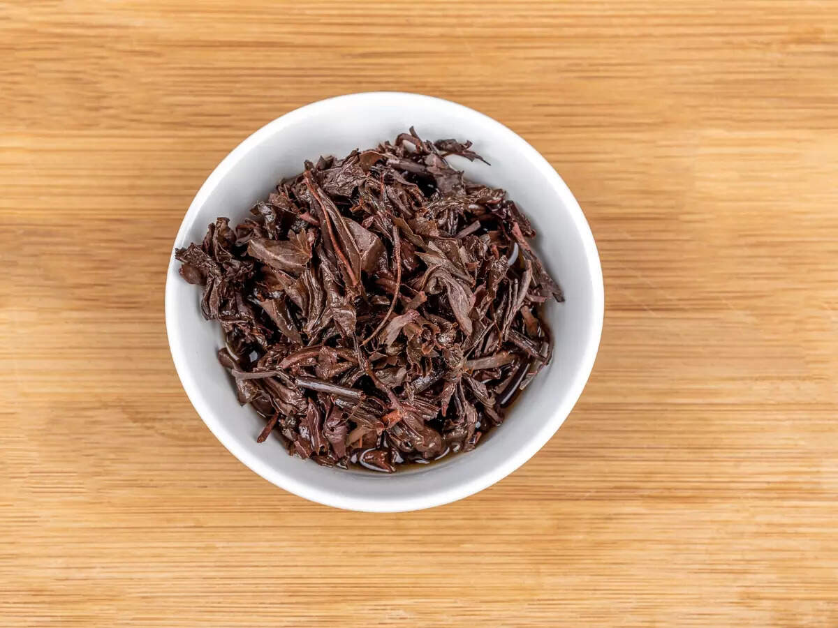 4 ways to recycle the used tea leaves at home