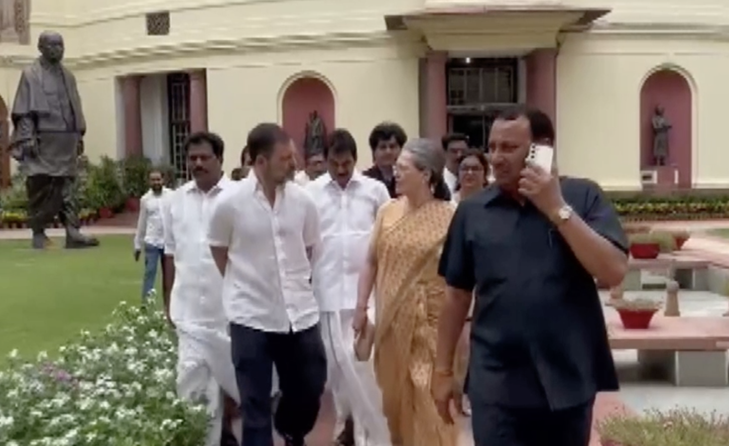 membership: Sonia Gandhi, Rahul Gandhi arrive at Parliament after latter’s Parliament membership ...