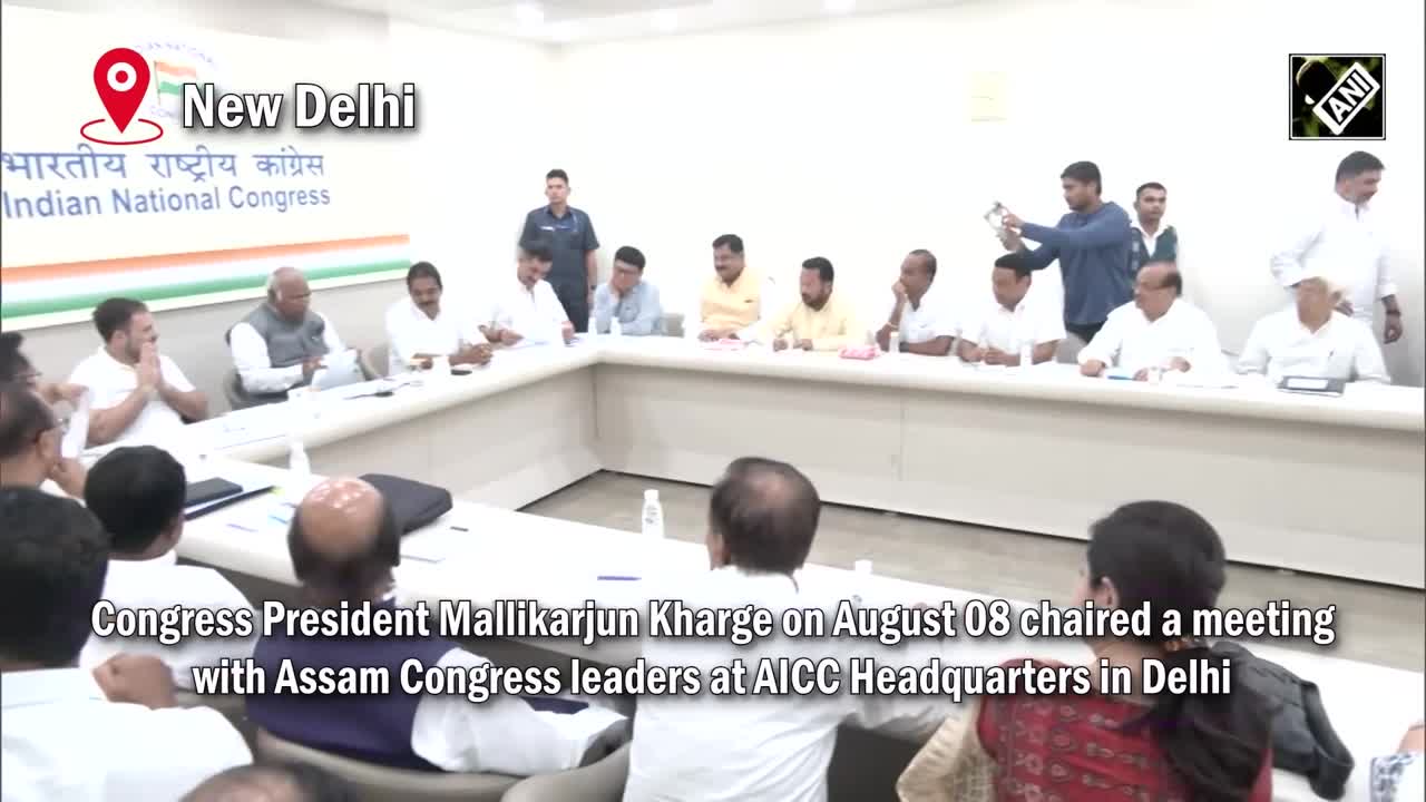 rahul gandhi: Mallikarjun Kharge, Rahul Gandhi chair meeting at AICC HQ in Delhi