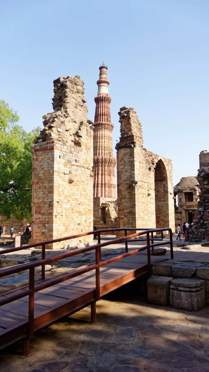 Qutub Complex Architecture