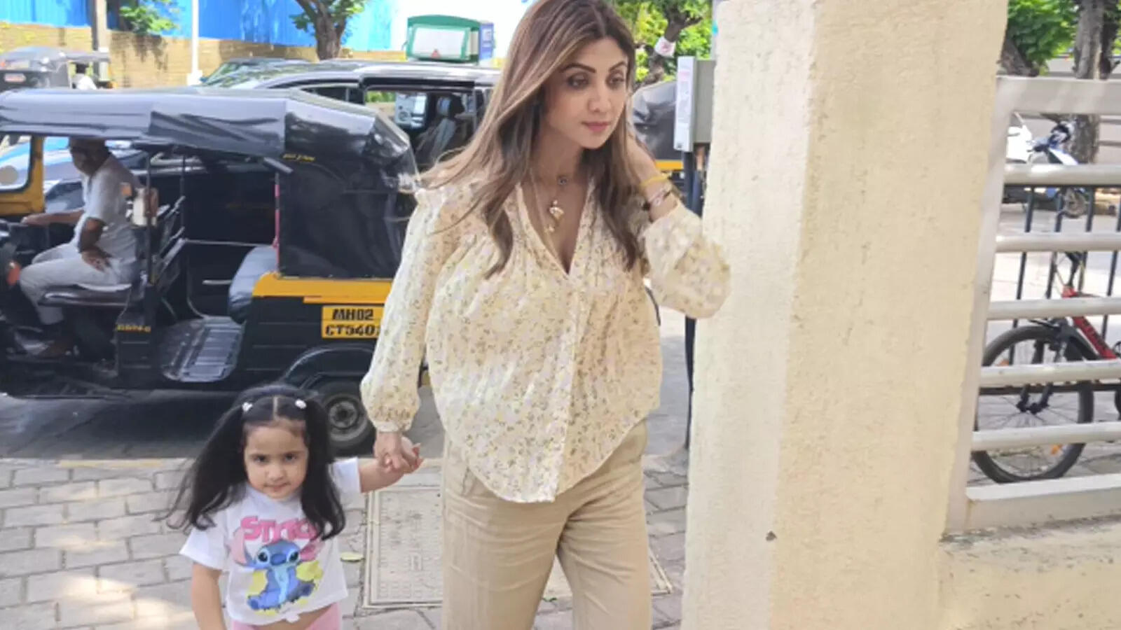 Shilpa Shetty Kundra papped with her daughter Samisha in Juhu