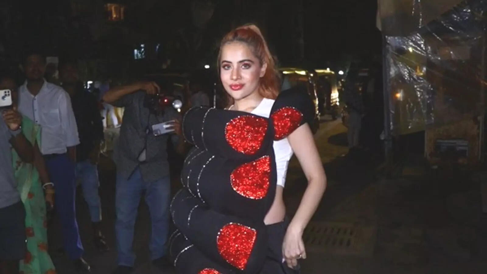 Urfi Javed spotted in Juhu; grabs attention with her bizarre outfit