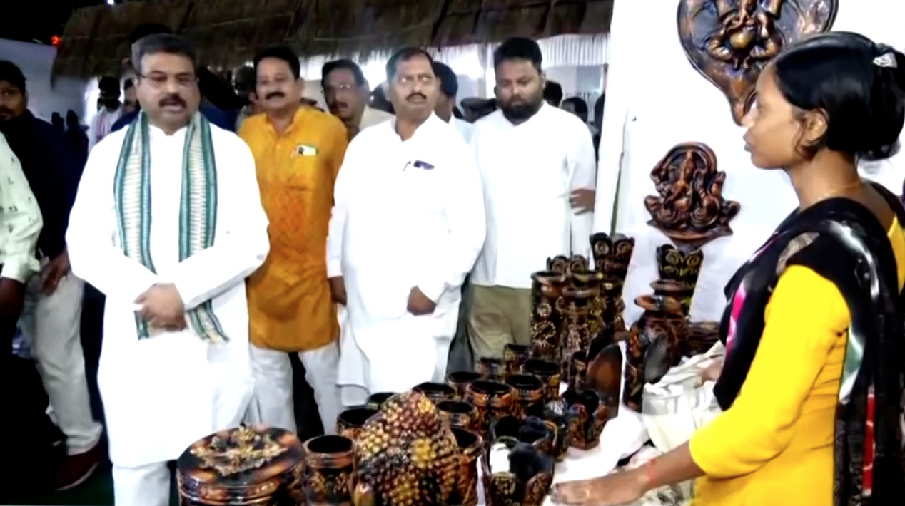National Tribal Carnival: Odisha: Union Minister Dharmendra Pradhan ...