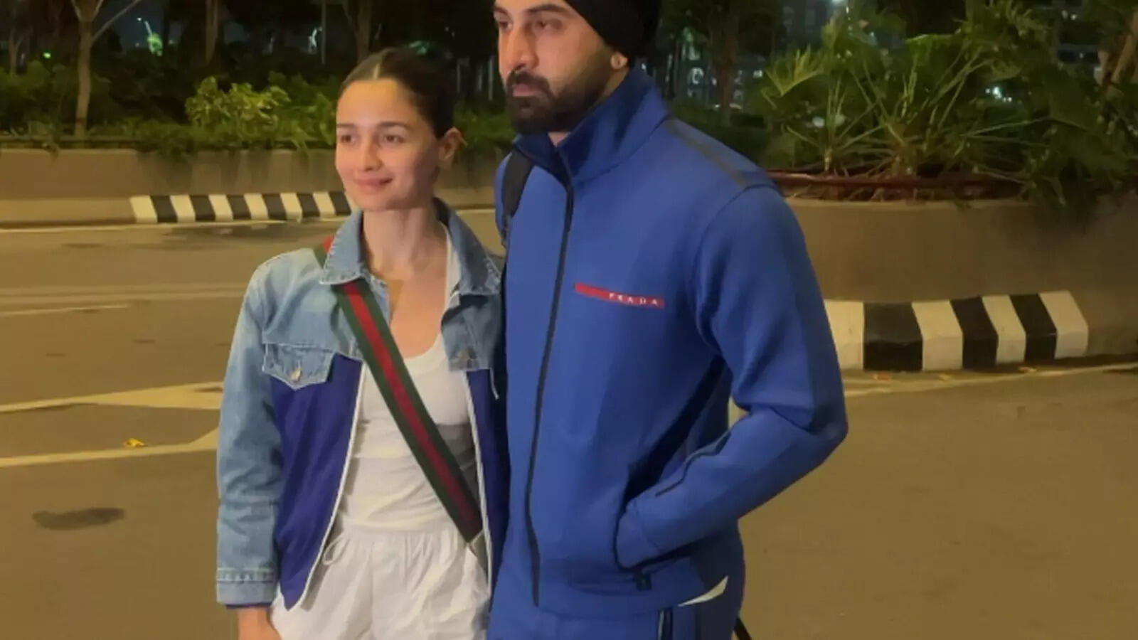 Alia Bhatt look quite fashionable in white top paired with white ...