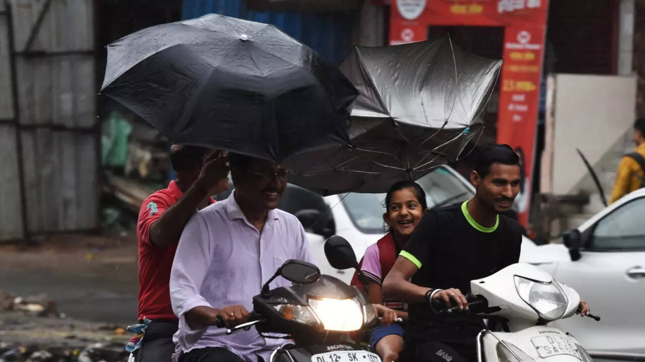 Rain Lashes Delhi Ncr Waterlogging Causes Traffic Snarls At Several