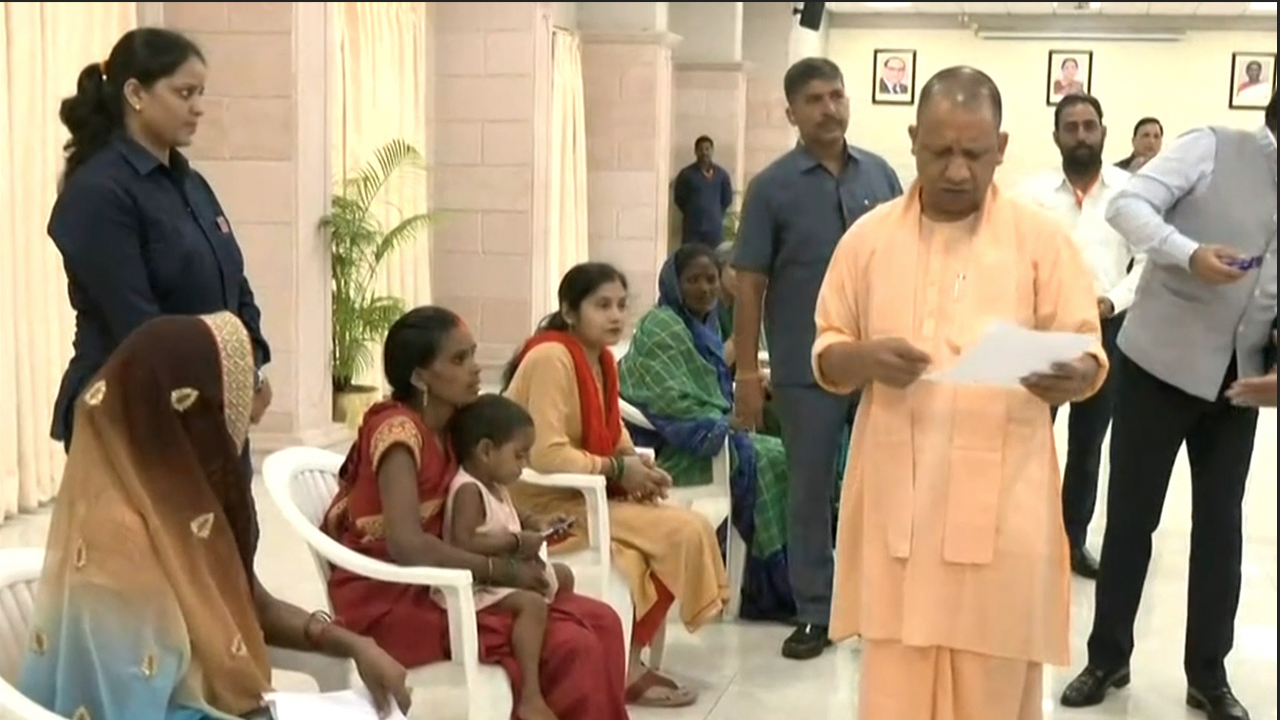 yogi adityanath: UP CM Yogi Adityanath holds ‘Janata Darshan’ in Lucknow