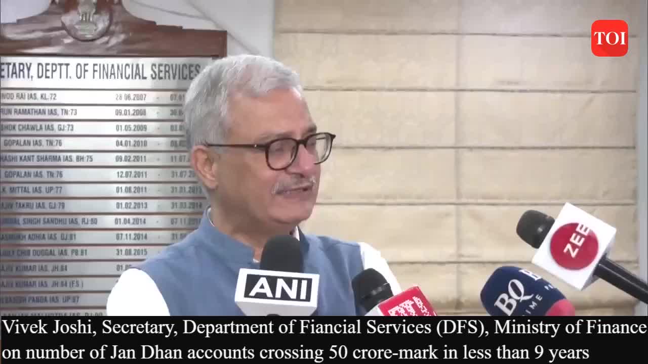 Vivek Joshi, Secretary of Financial Services, applauds 50 Crore Jan ...