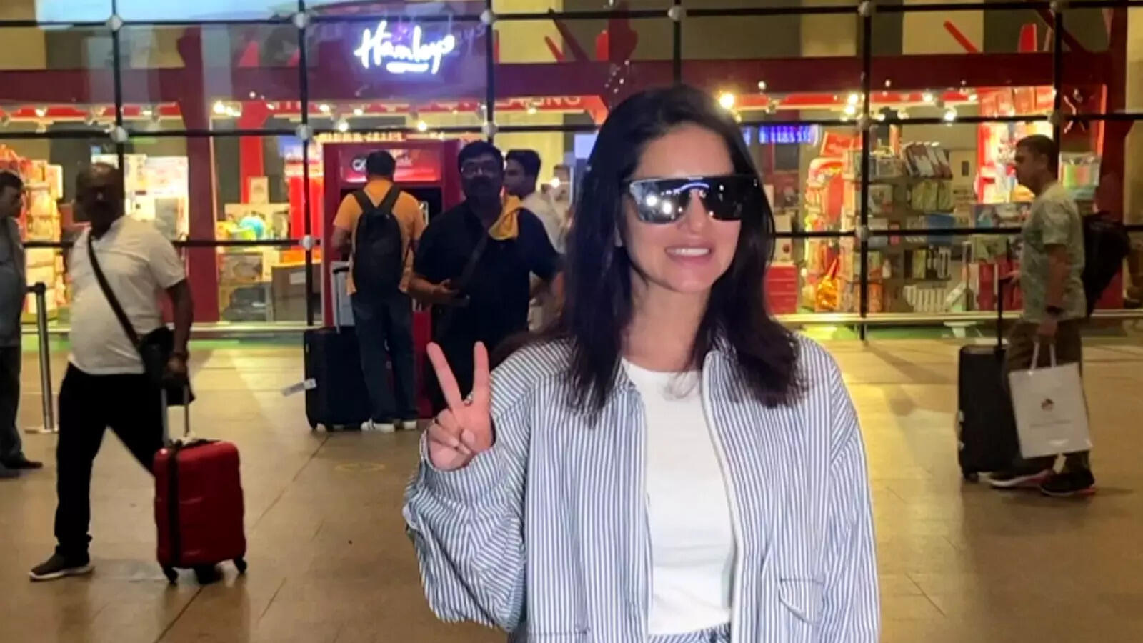 Sunny Leone steals the limelight in casual white-blue shirt paired with ...