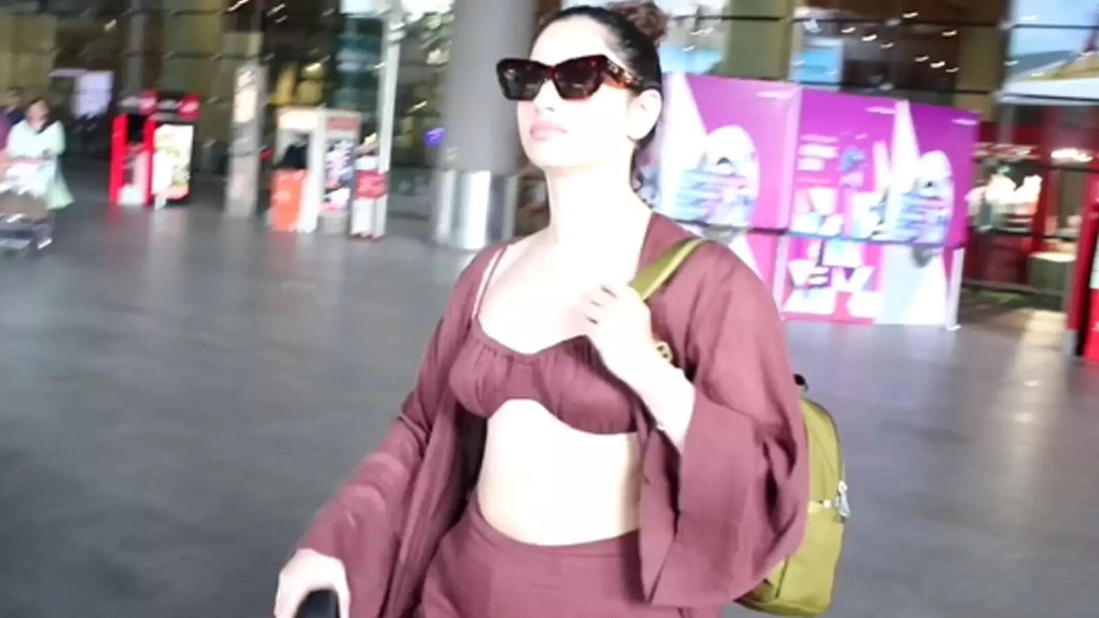 ‘Vijay Varma sir nahi aaye?’, pap asks Tamannaah Bhatia at airport ... ‘Vijay Varma sir nahi aaye?’, pap asks Tamannaah Bhatia at airport ...