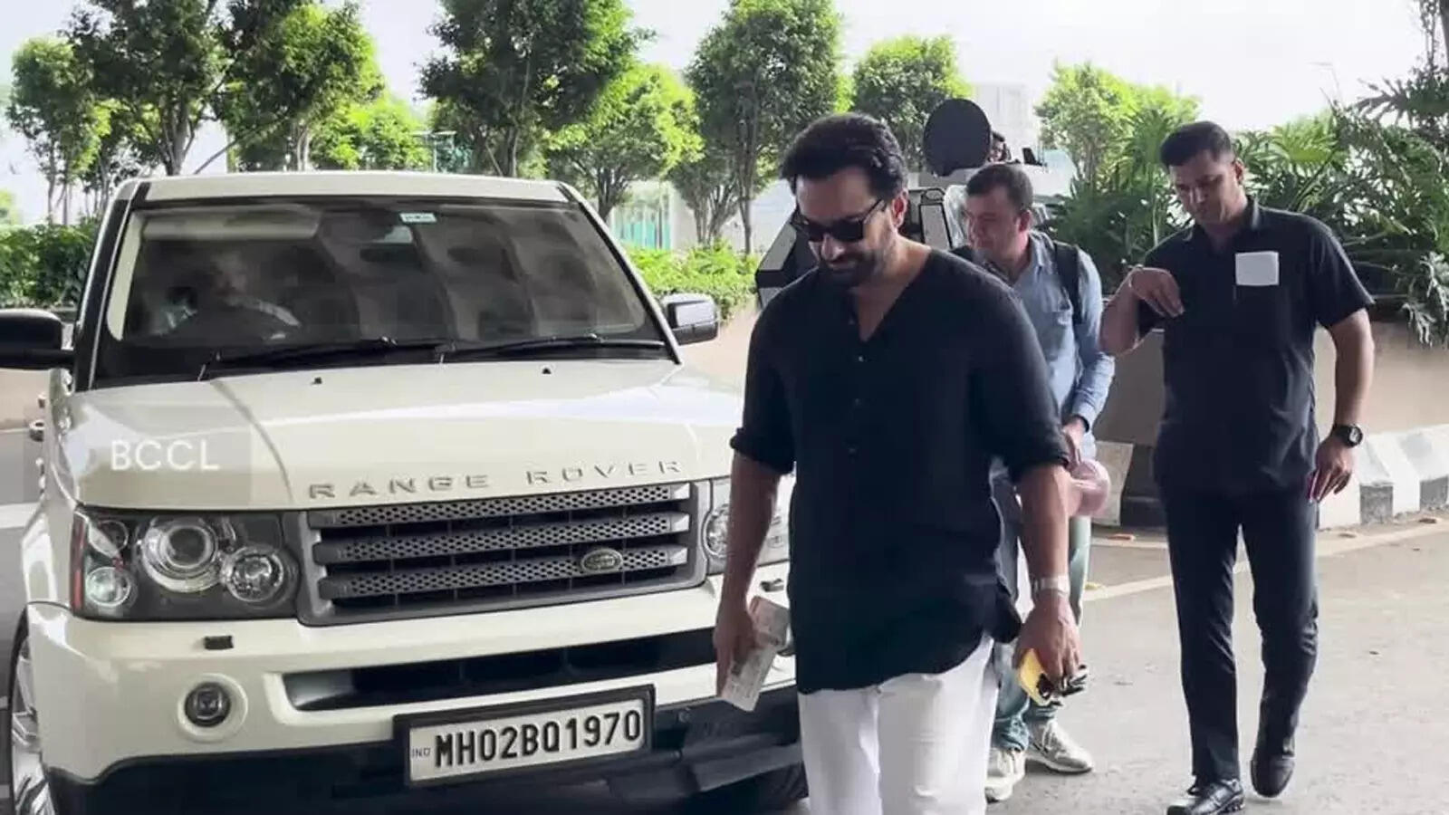 Saif Ali Khan looks handsome as he gets clicked at the airport- Watch ...