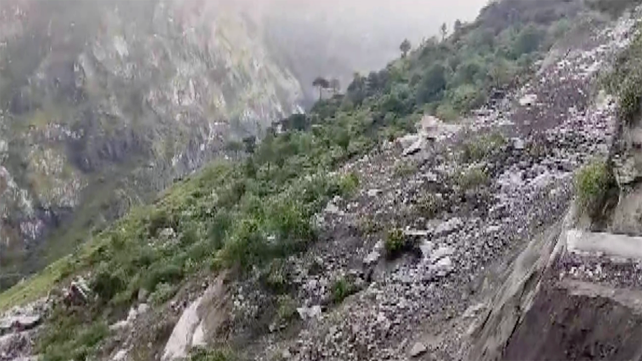 HP: National Highway 5 blocked due to landslide near Nigulsari