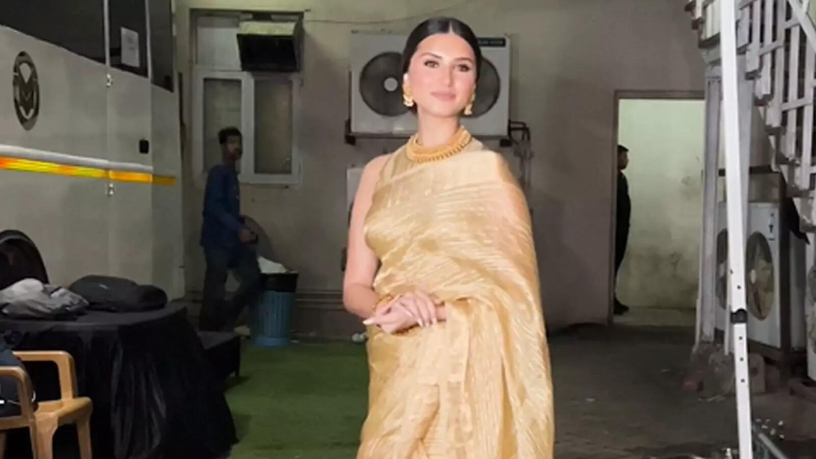 Watch: Tara Sutaria defines elegance and grace in saree