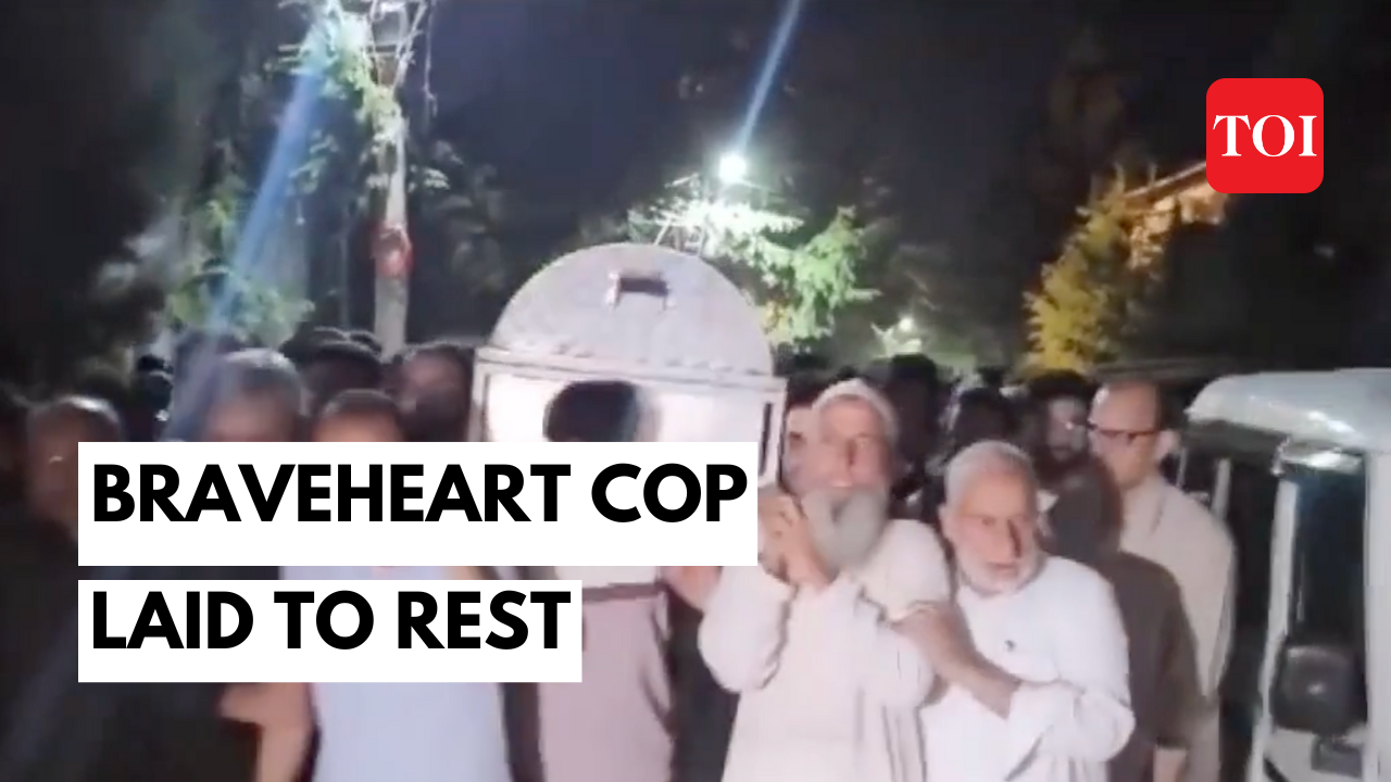 J&K Police DSP Humayun Bhat laid to rest in Anantnag amid presence of ...