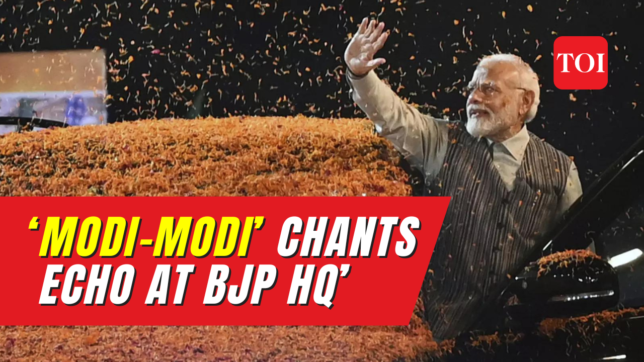 PM Modi received a grand welcome from the BJP party workers at the ...