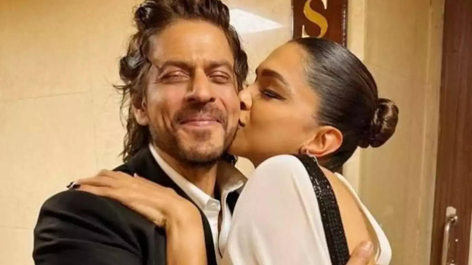 Deepika Padukone kisses Shah Rukh Khan in THIS viral video, SRK has an Aww-Dorable reaction ...