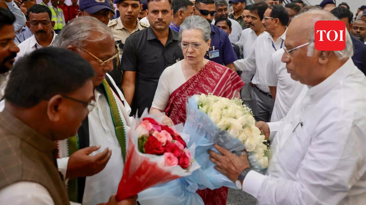 Top party leaders gather in Hyderabad for Congress Working Committee ...