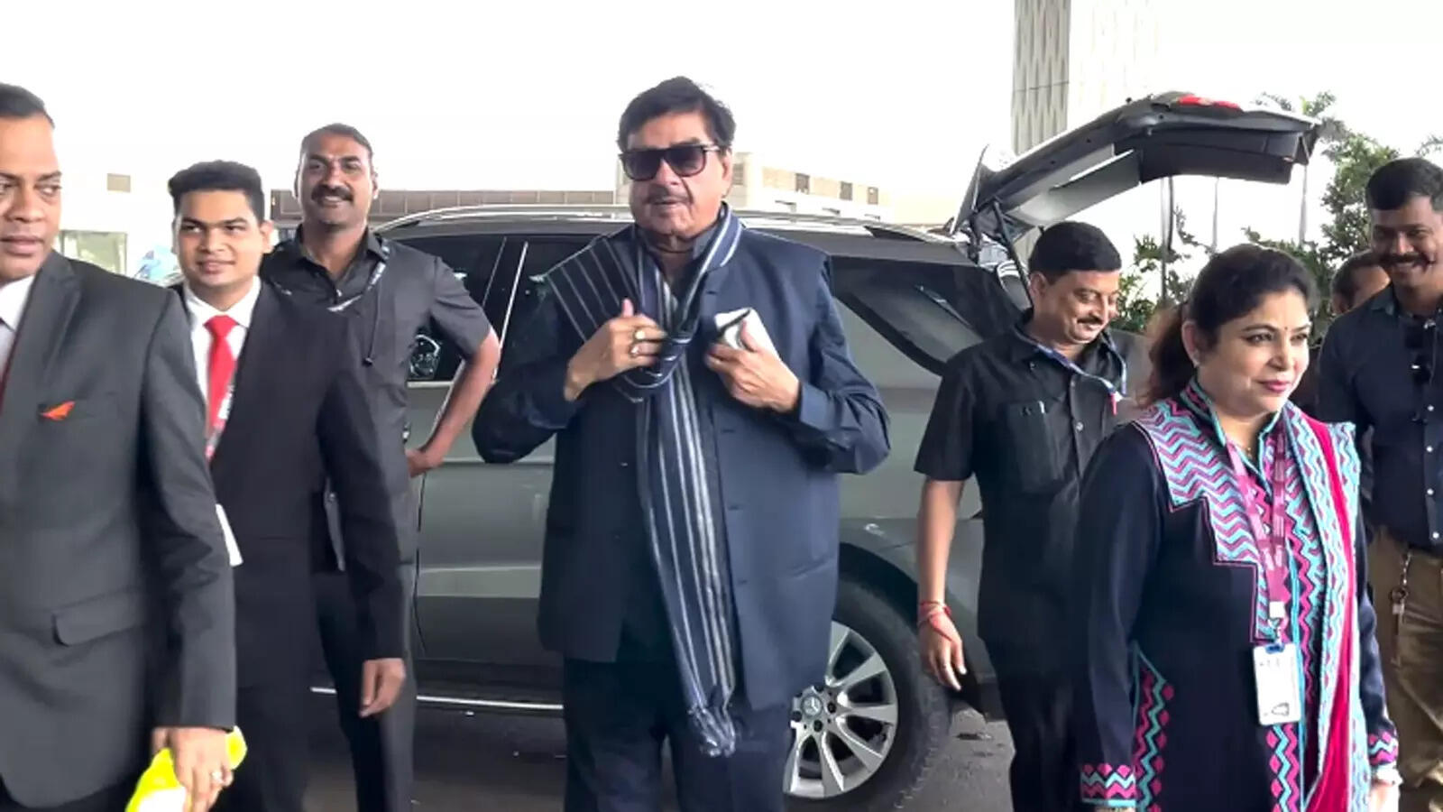 Veteran actor Shatrughan Sinha makes a rare appearance at the airport ...
